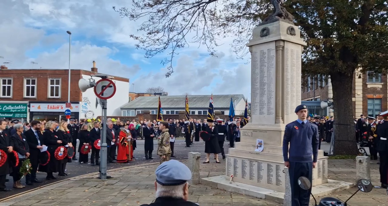 In 90 pictures: Veterans, mayor and dignitaries remember the fallen at ...