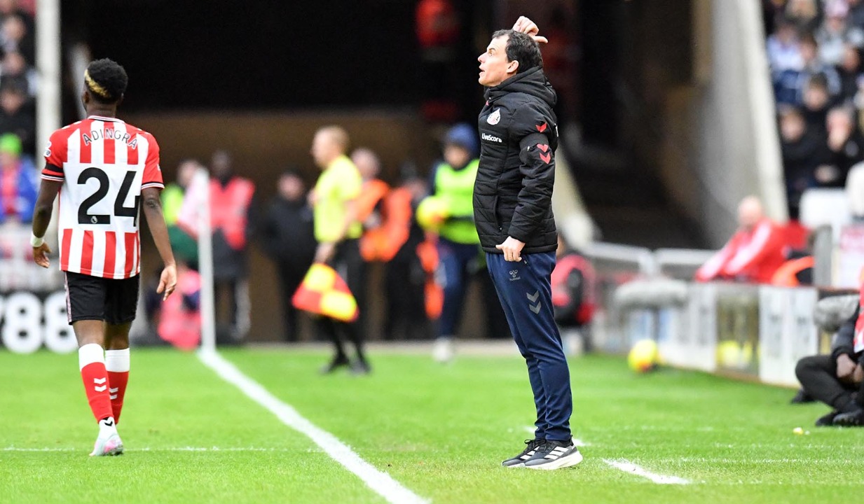 Team news and live score updates as Sunderland face Everton in FA Cup ...