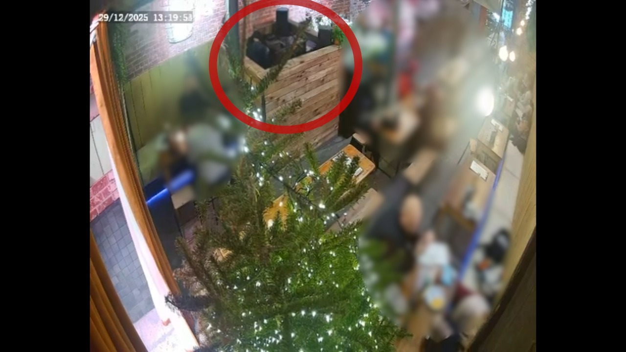 CCTV shows moment brazen thief steals DJ equipment from Leeds pub in ...