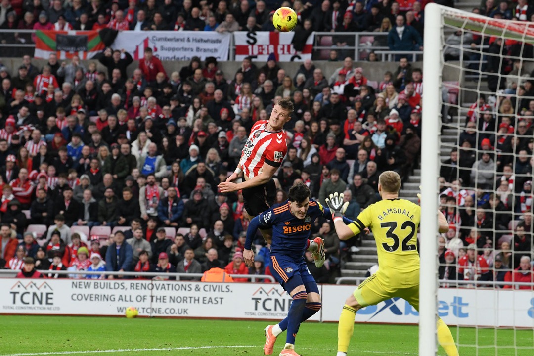 Régis Le Bris explains why he's playing Chris Rigg on the wing for ...