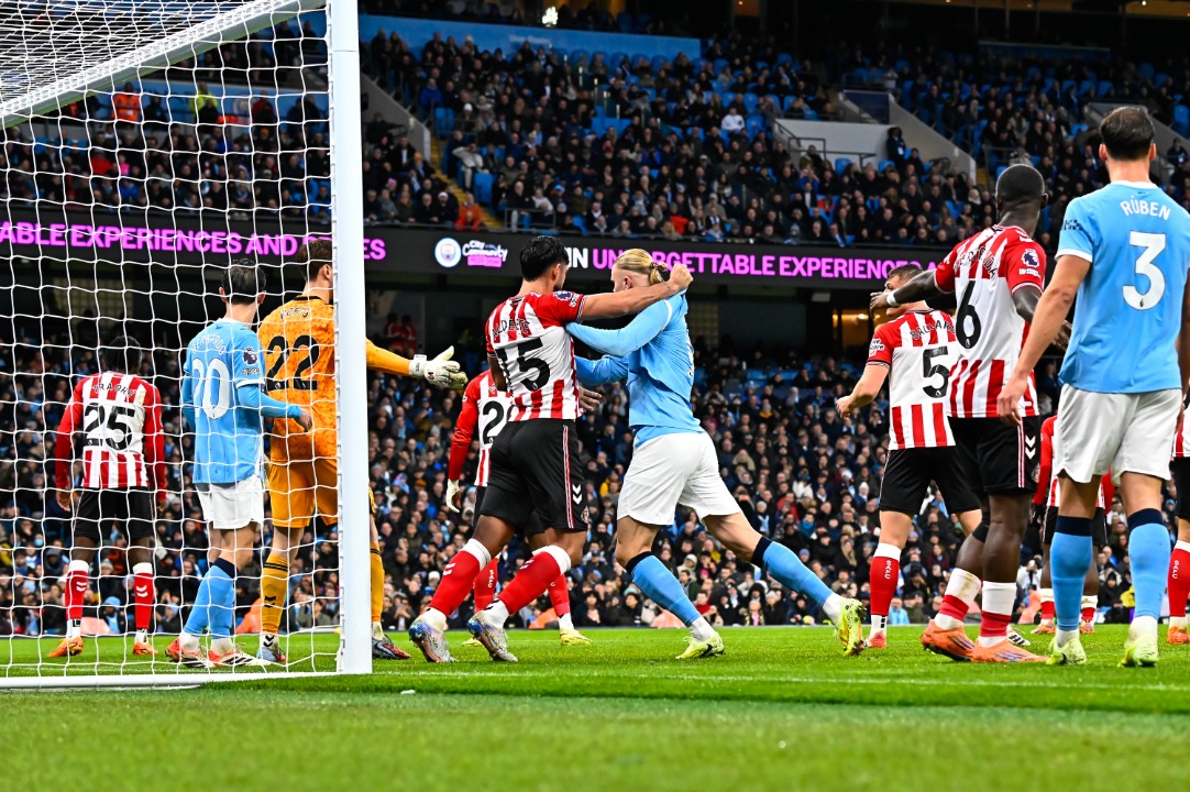 Premier League release official 45-word statement after Sunderland red card