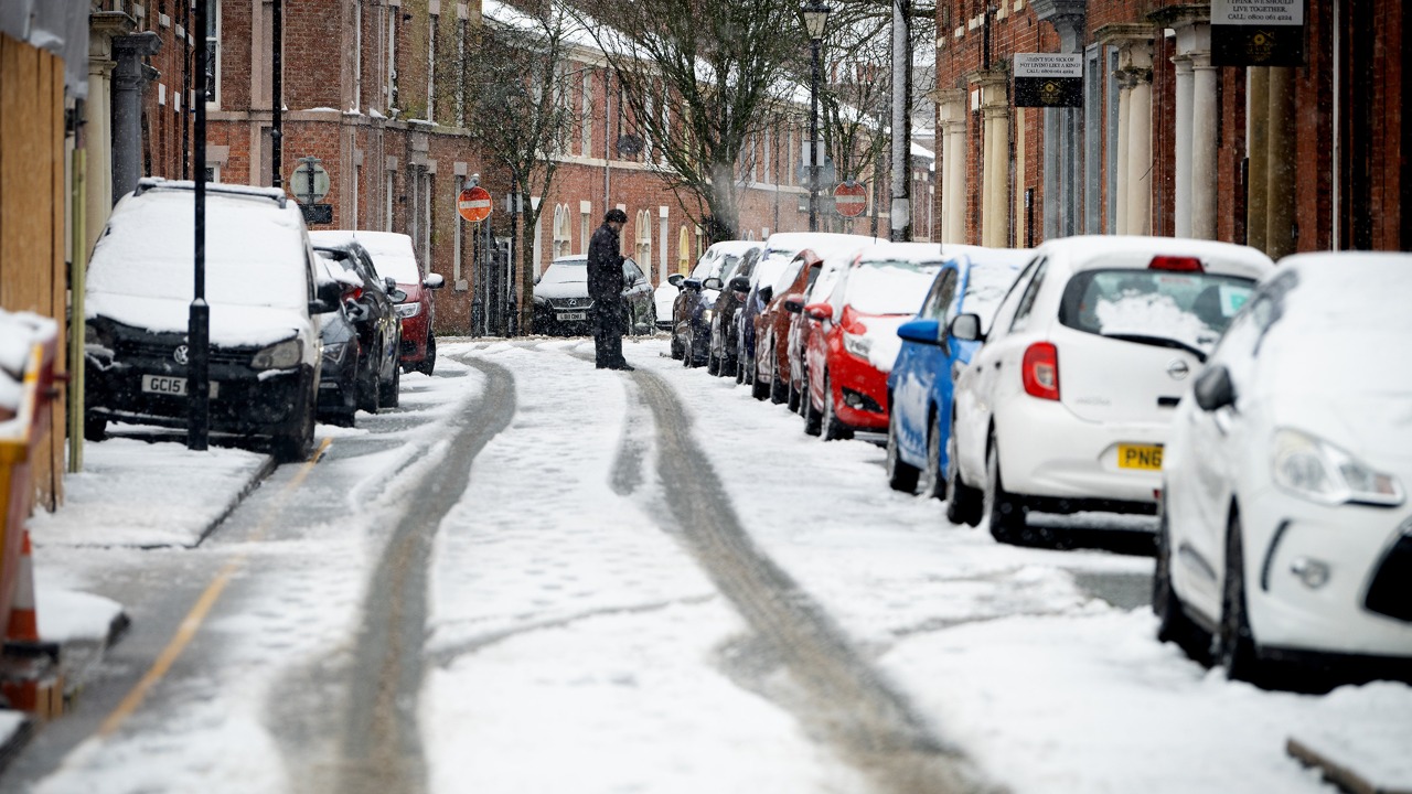 A video explains how you can stay safe in the cold, as low temperatures ...