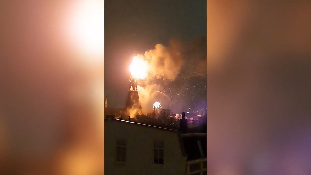 Fire rips through historic Amsterdam Vondelkerk on New Year's Eve