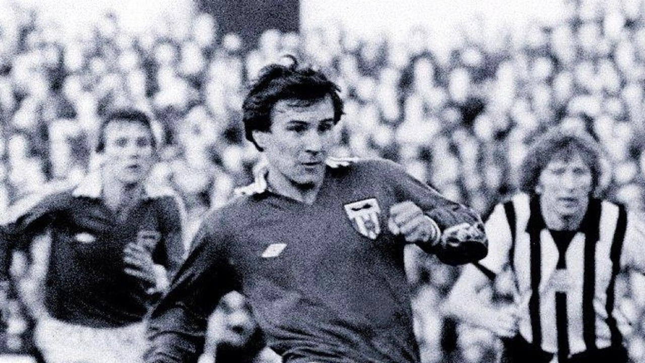 Team news and live score updates as Sunderland face Newcastle United